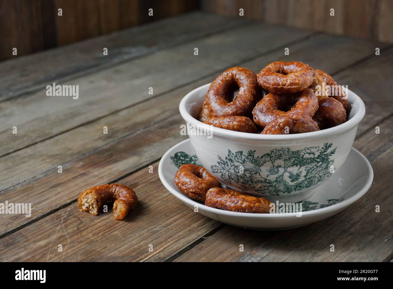 Malay traditional snack called "Peneram, Denderam, or Adhirasam" is ...