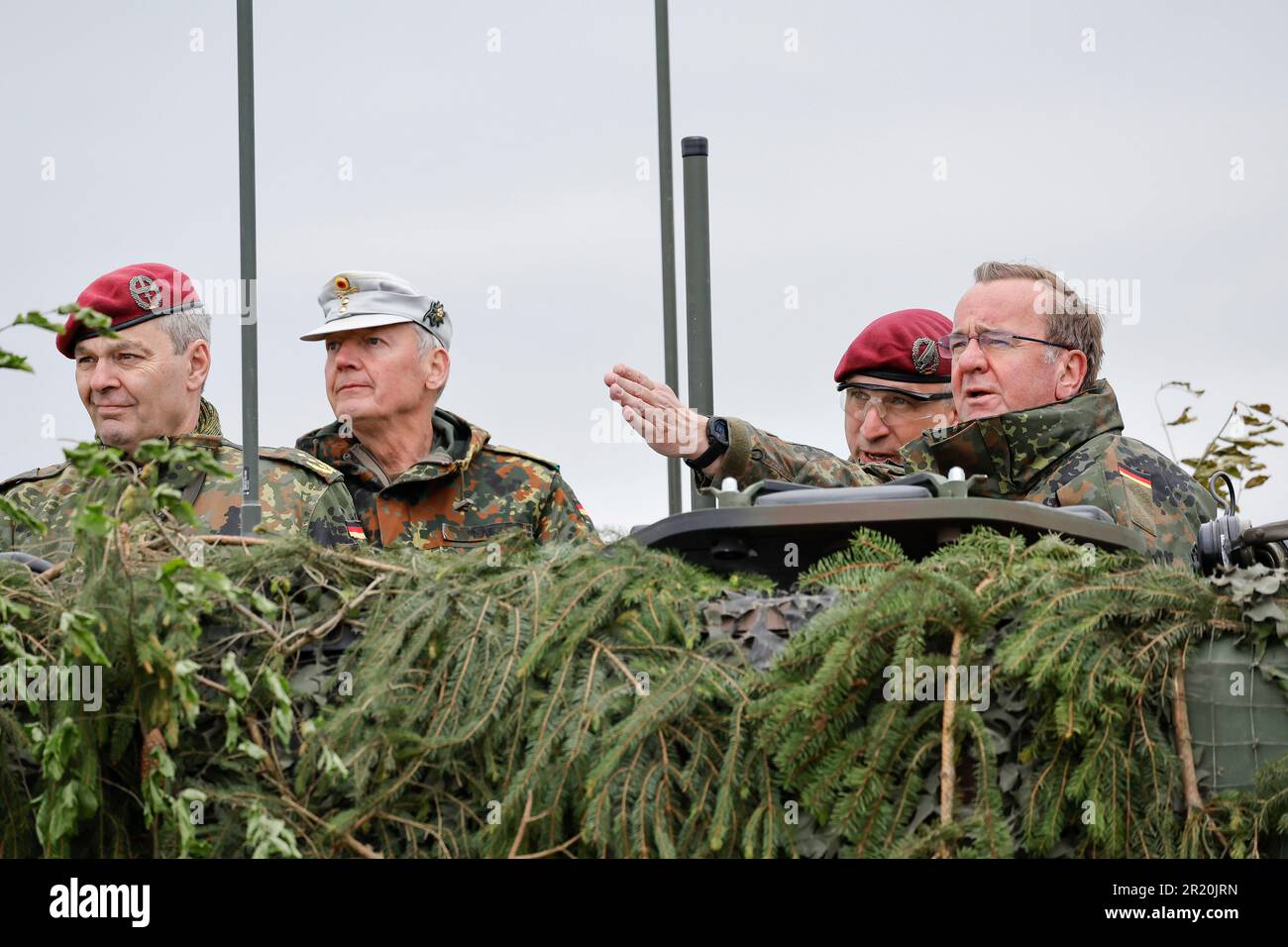 Colonel lieutenant in the armed forces hi-res stock photography and images - Alamy