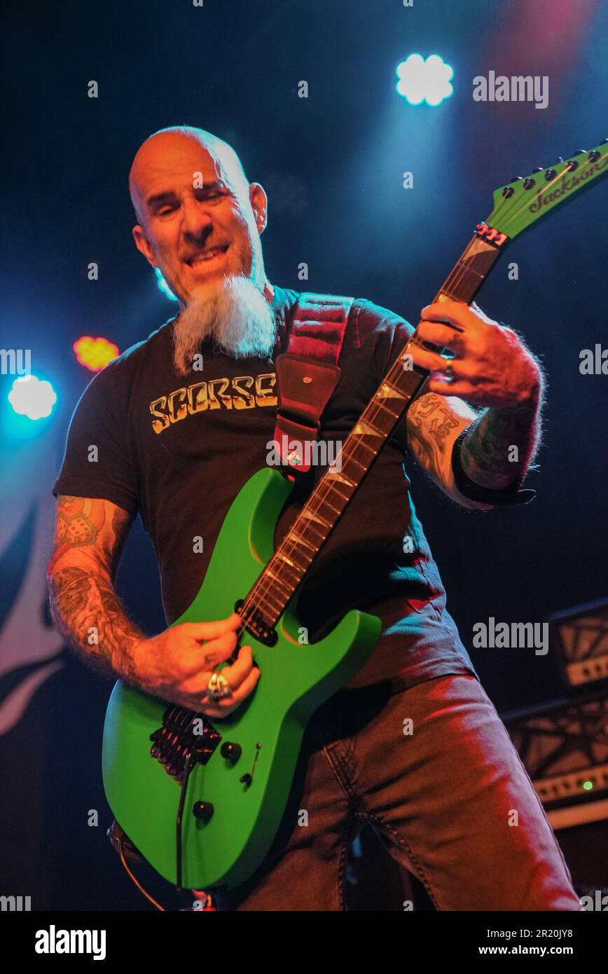 Mr bungle live hi-res stock photography and images - Alamy