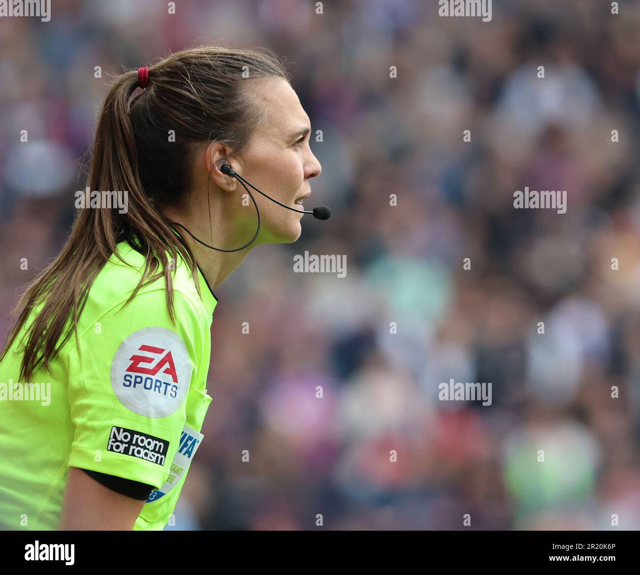 Assistant Linesman Natalie Aspinall during English Premier League ...