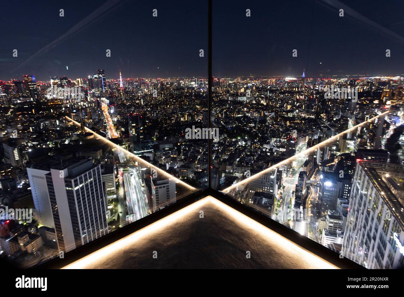 Top view tokyo cityscape night hi-res stock photography and images - Alamy