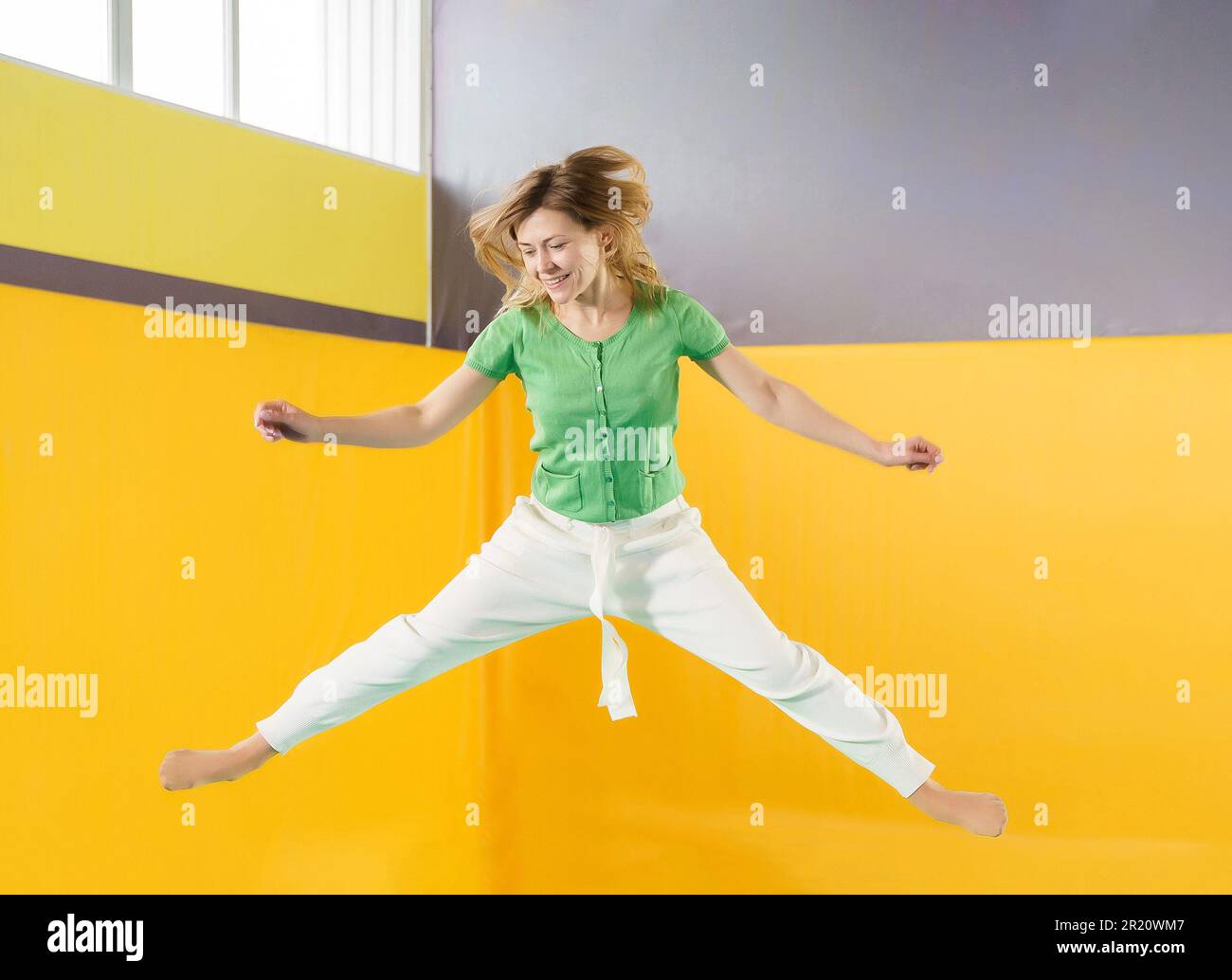 Jumping high young gymnast hi-res stock photography and images - Alamy