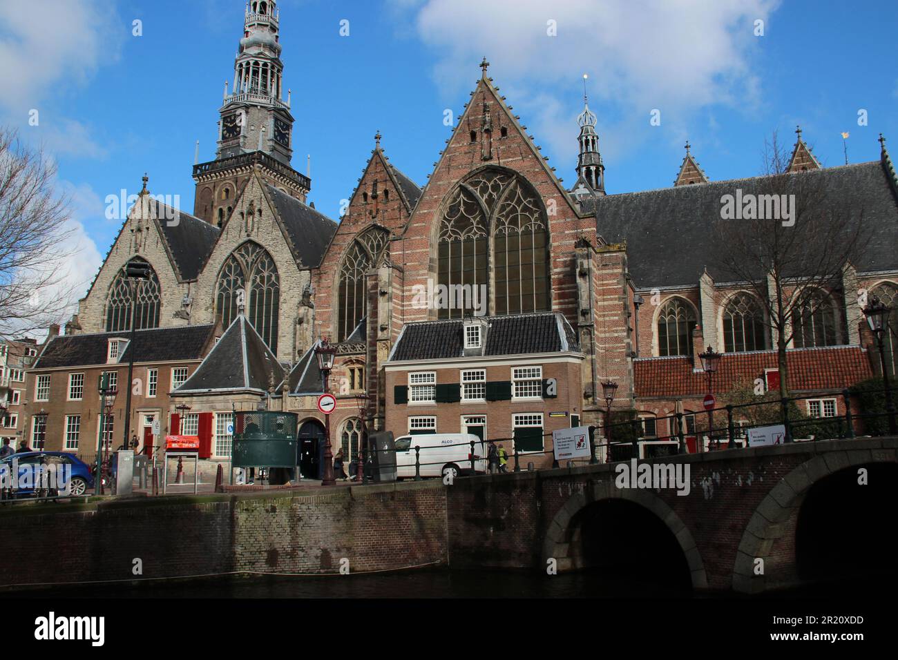 gothic church (oude kerk) in amsterdam (the netherlands Stock Photo - Alamy