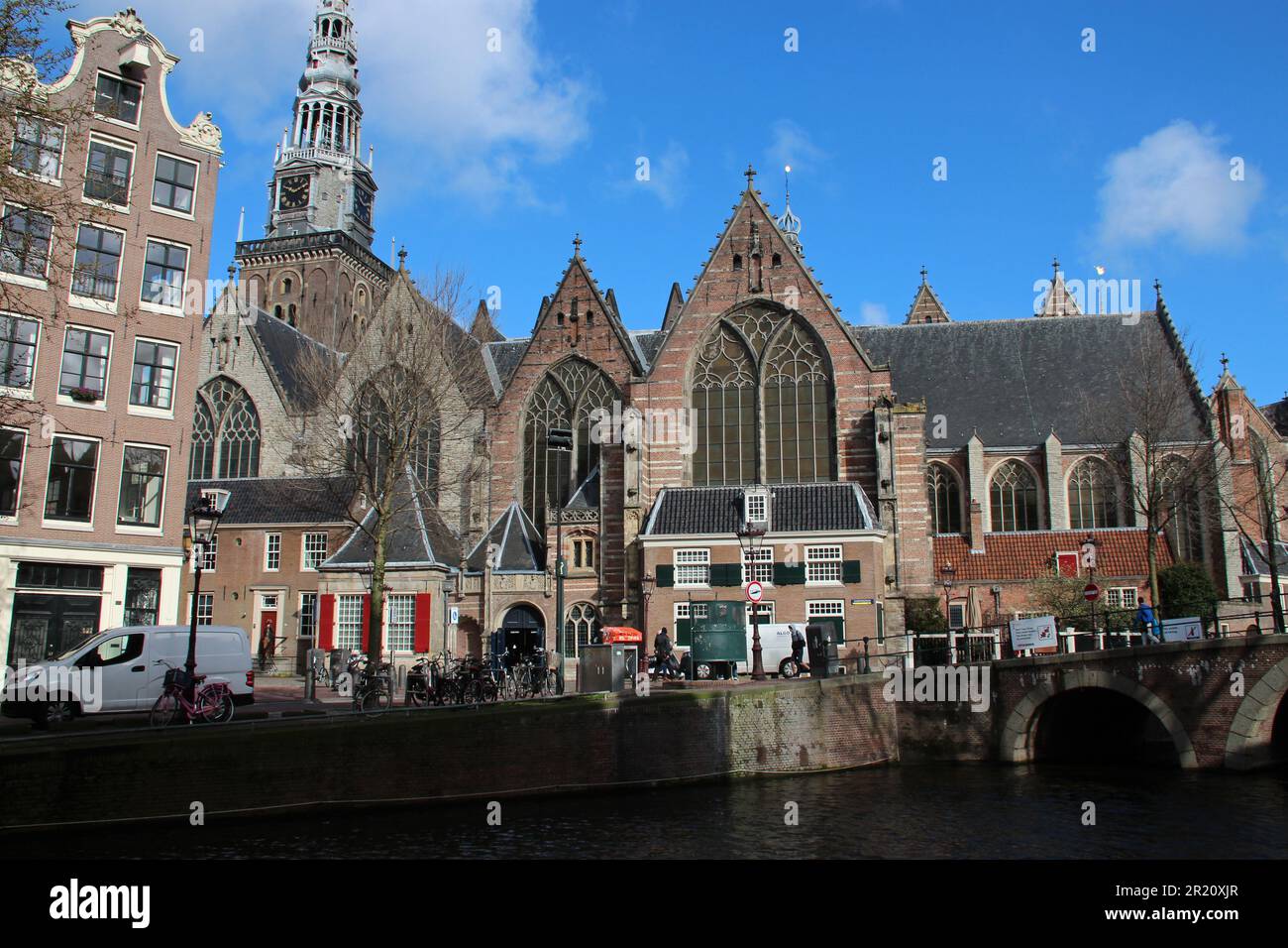 gothic church (oude kerk) in amsterdam (the netherlands Stock Photo - Alamy