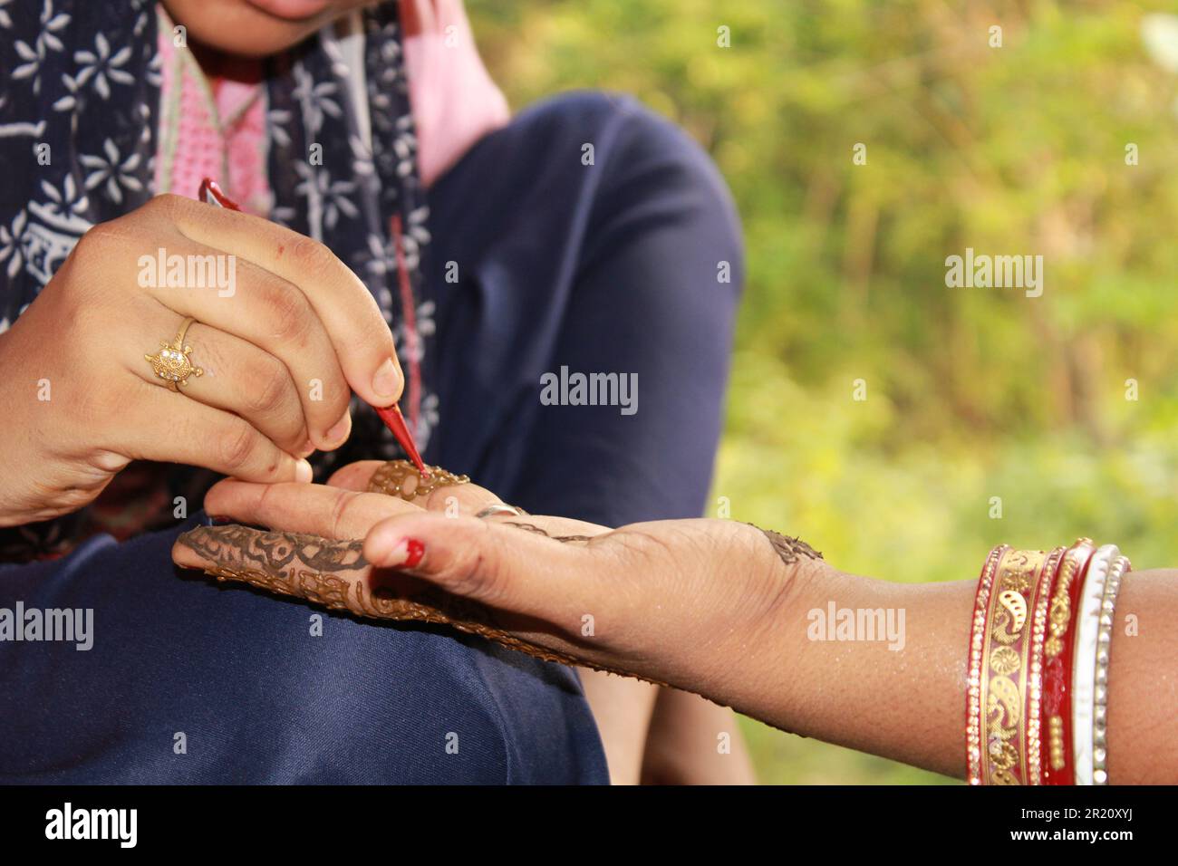 Mehndi on hand bridal mehndi. wedding ritual Background Stock Photo - Alamy