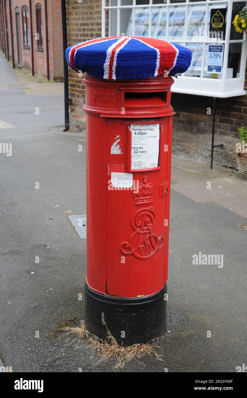 Gr post box hi-res stock photography and images - Alamy