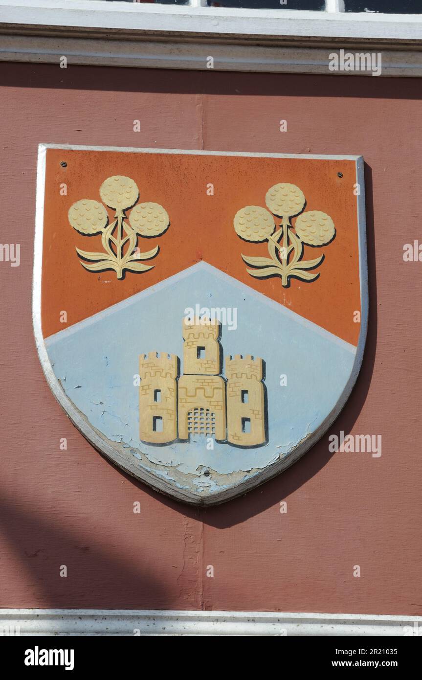 Crest on Building in Market Square Chesham, Buckinghamshire Stock Photo ...