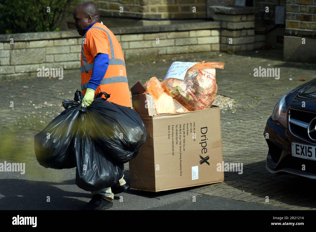 Photograph of refuse collectors working during the COVID-19 pandemic in ...