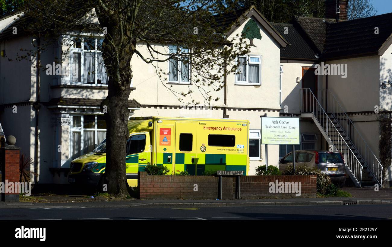 Ambulance outside hi-res stock photography and images - Alamy