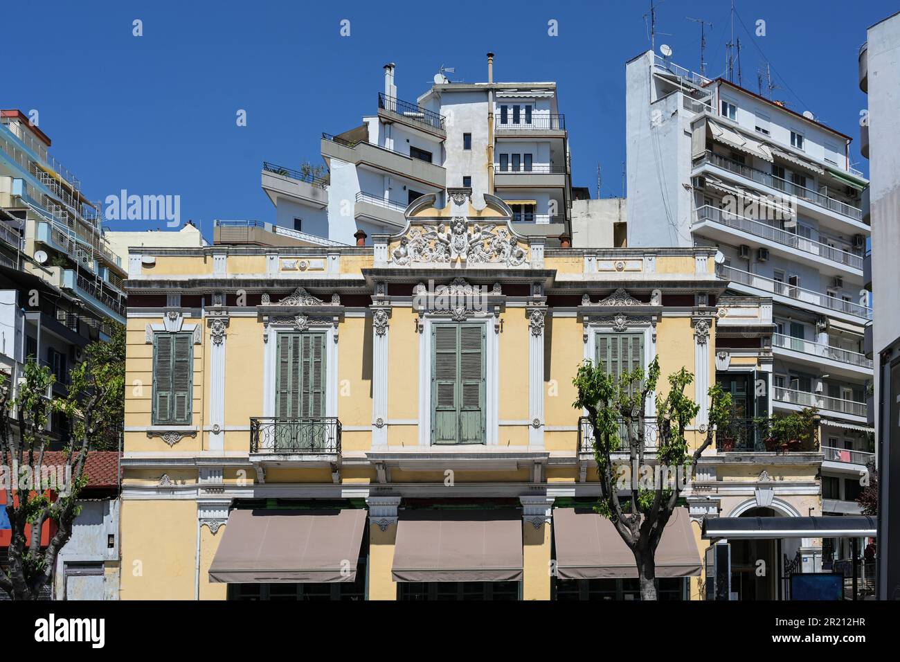 Unadorned center hi-res stock photography and images - Alamy