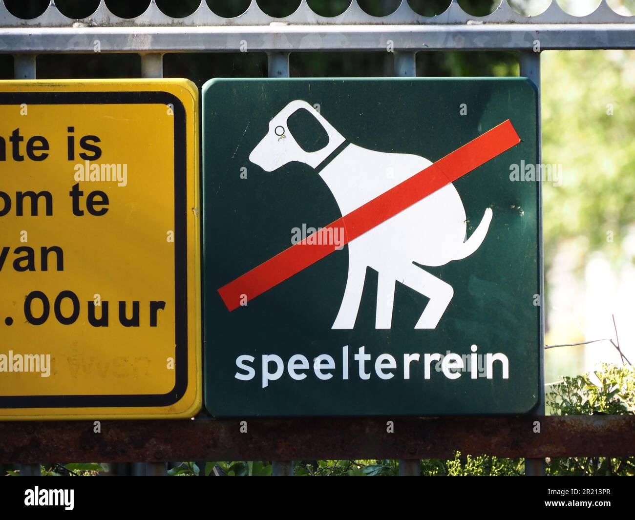 No pooping sign Stock Photo - Alamy
