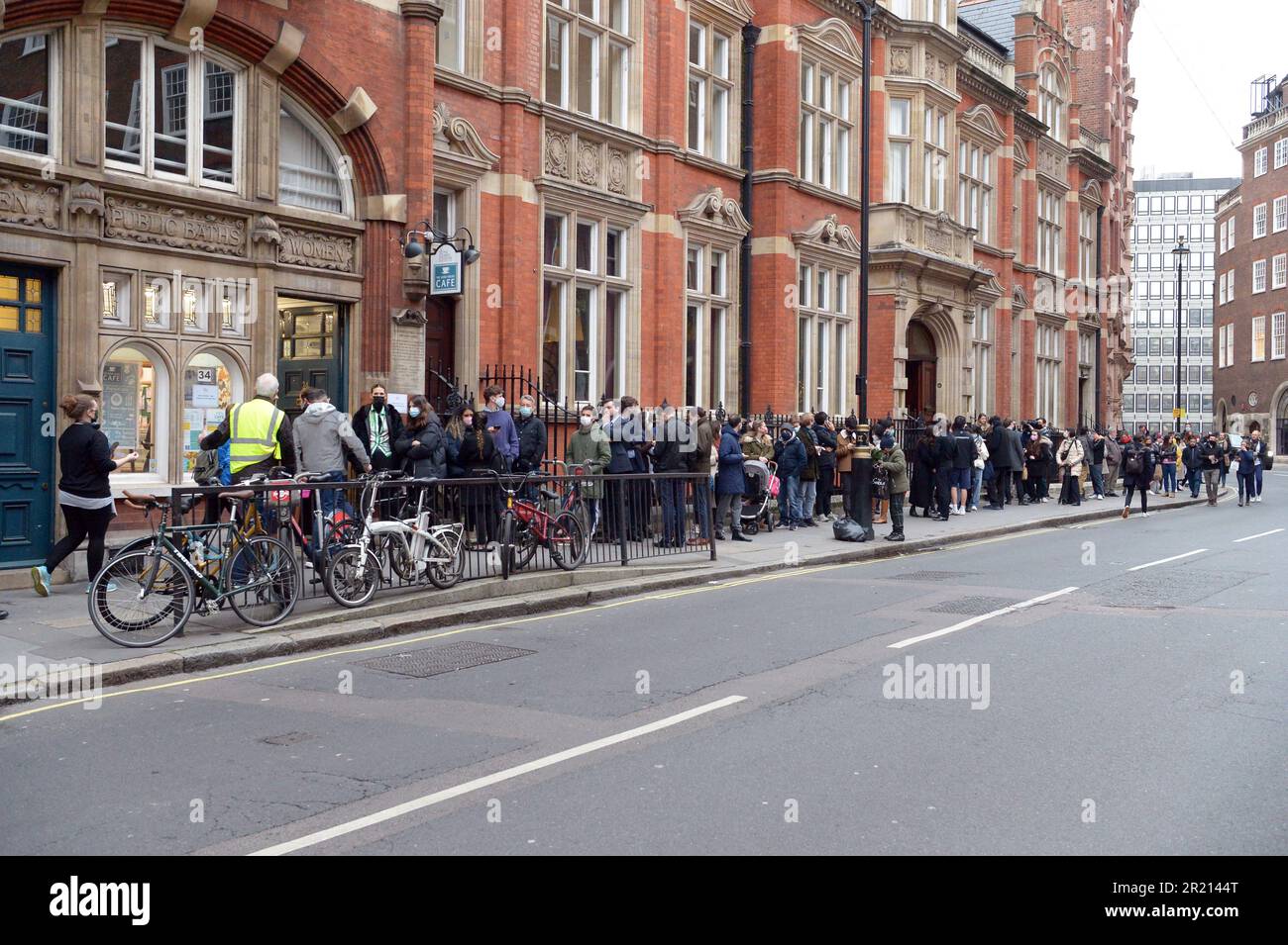 Hundreds of people queue for their booster jab at a pop-up vaccine ...