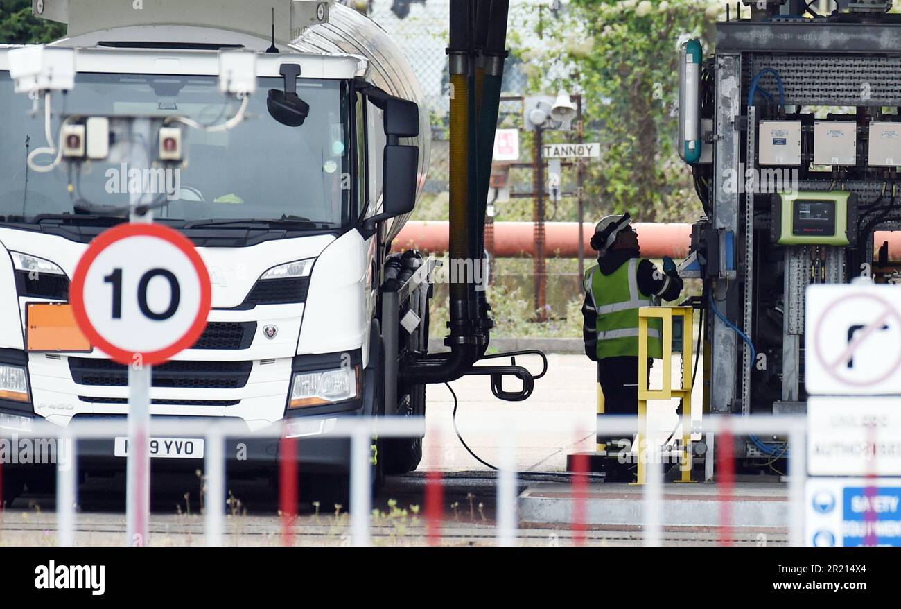 Esso Purfleet Fuels Terminal in Purfleet, Essex, England, where army ...