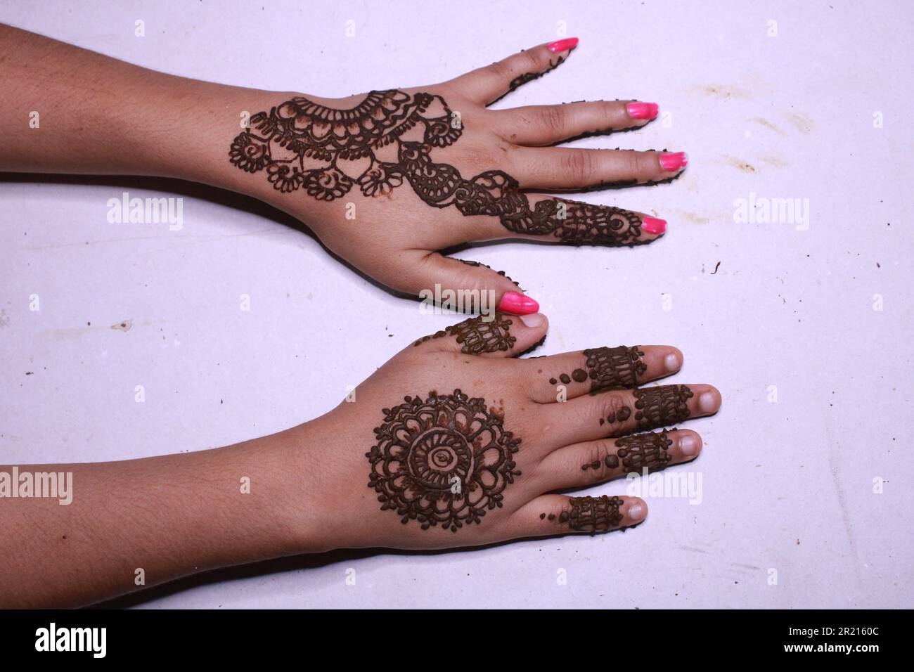 Simple Henna Fingers