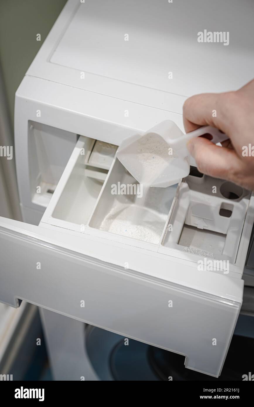 hand pouring detergent powder Stock Photo - Alamy