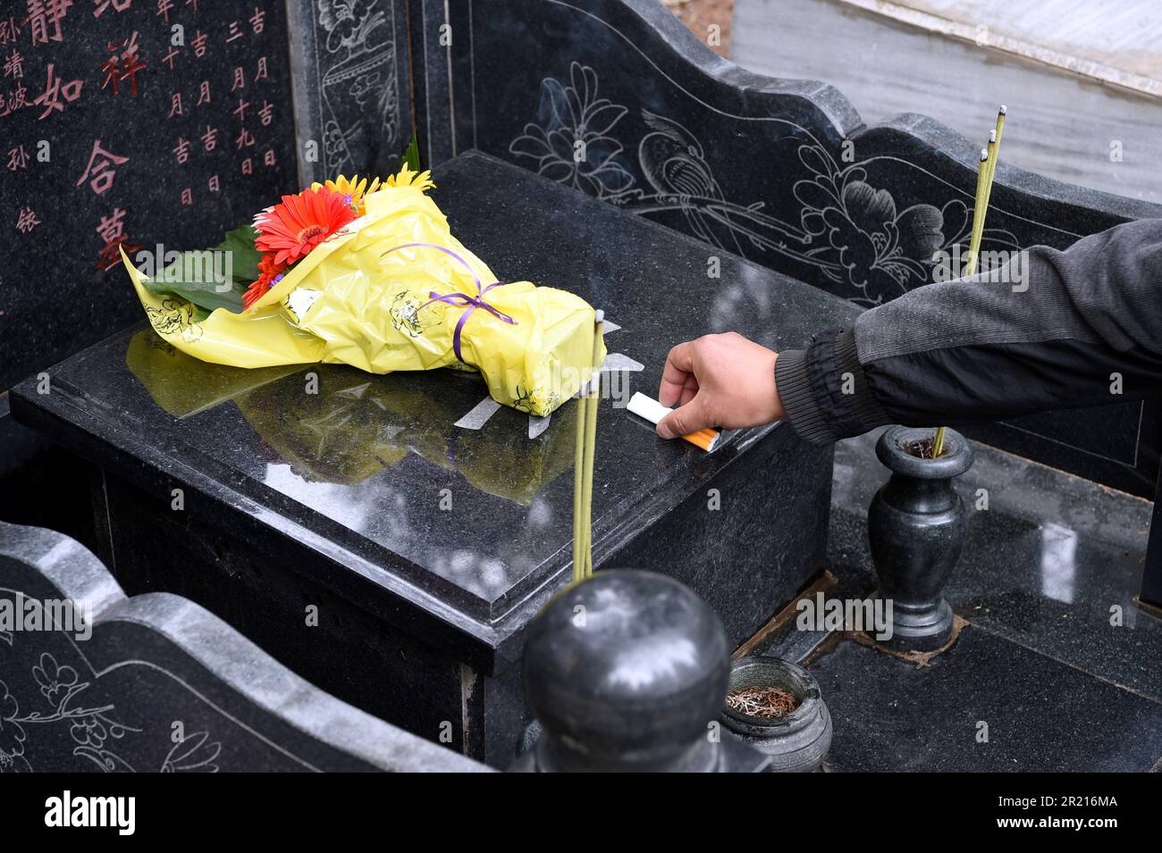 Tomb sweeping festival china hi-res stock photography and images - Alamy