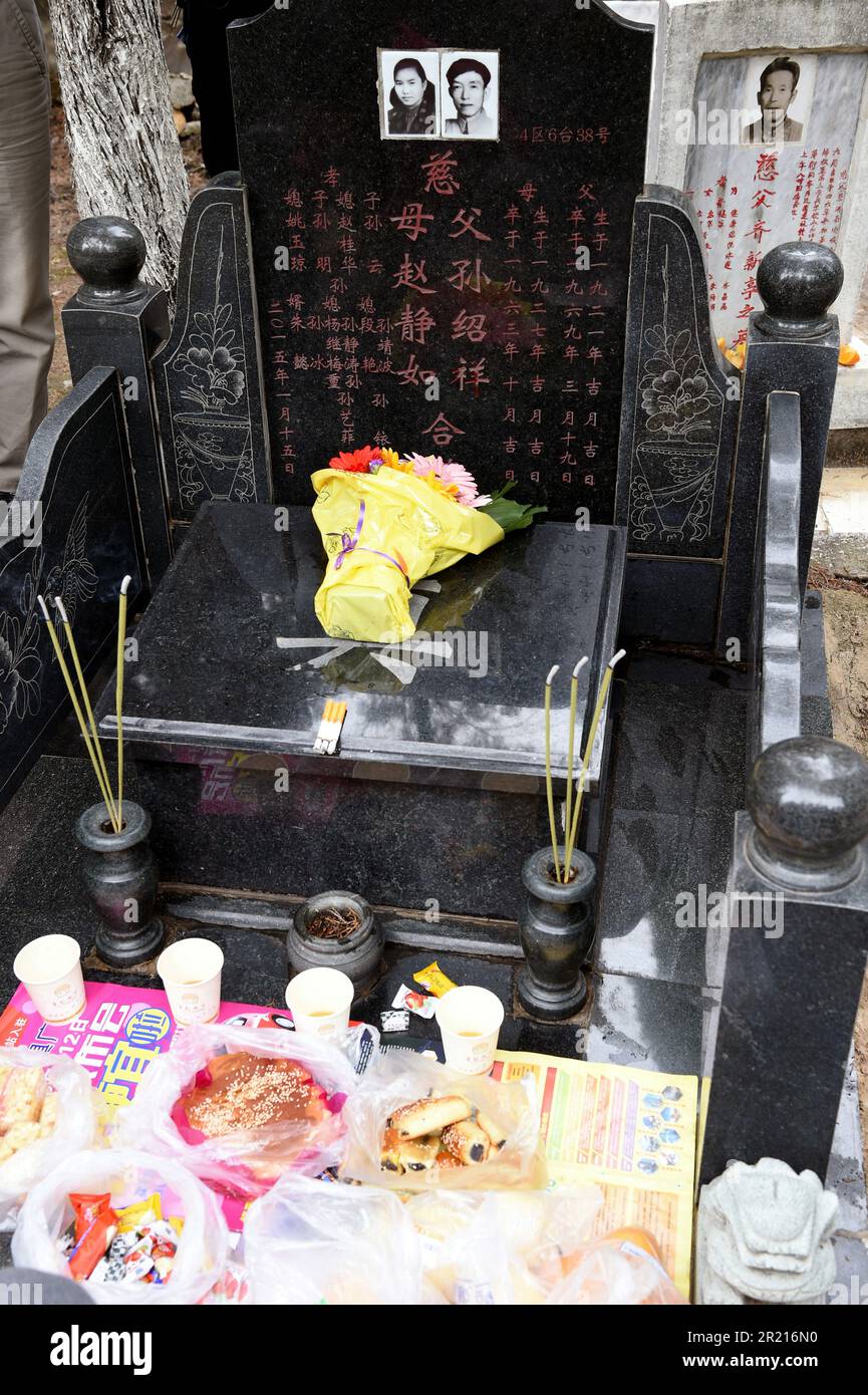 Chinese people partake in the Qingming, or Tomb-Sweeping festival, in ...