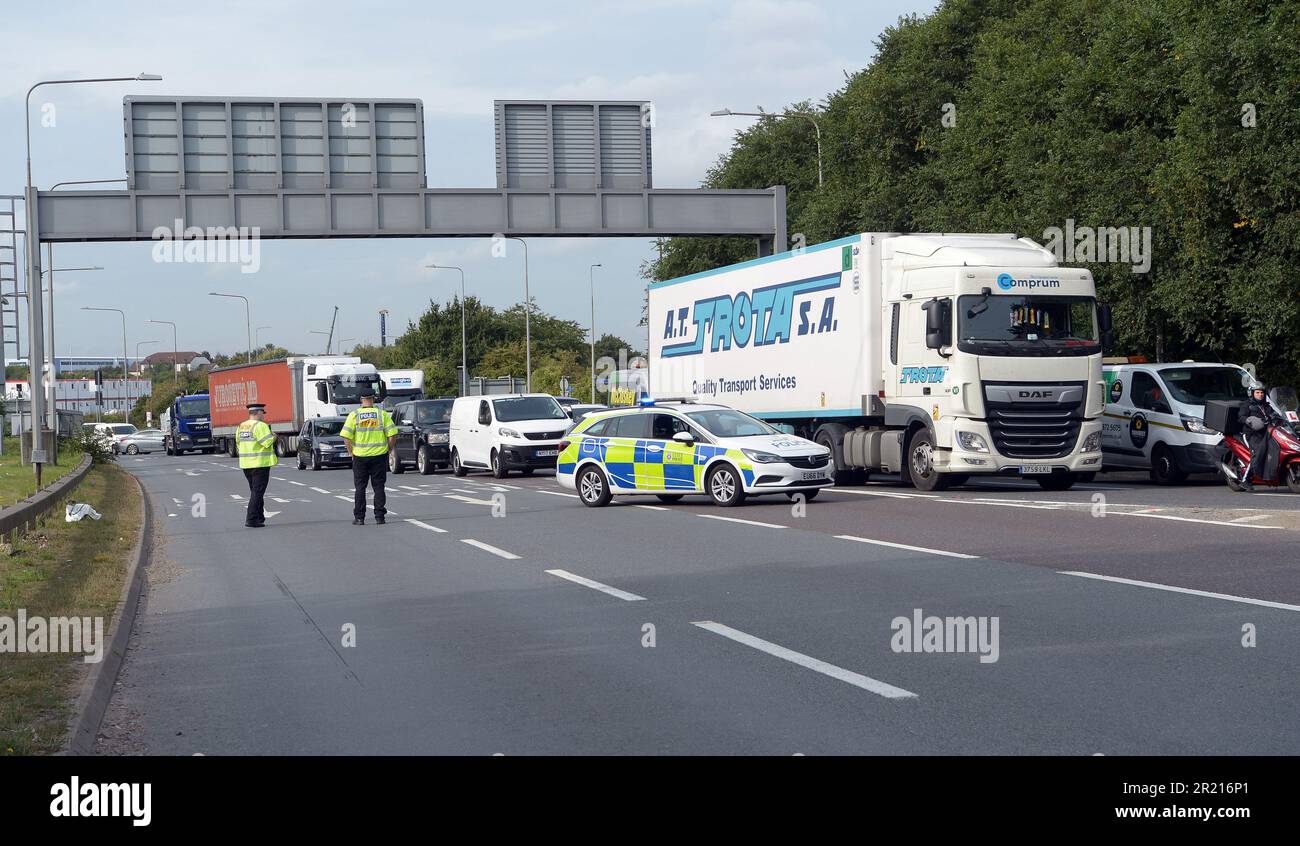 United Kingdom: Climate change protest group 'Insulate Britain ...