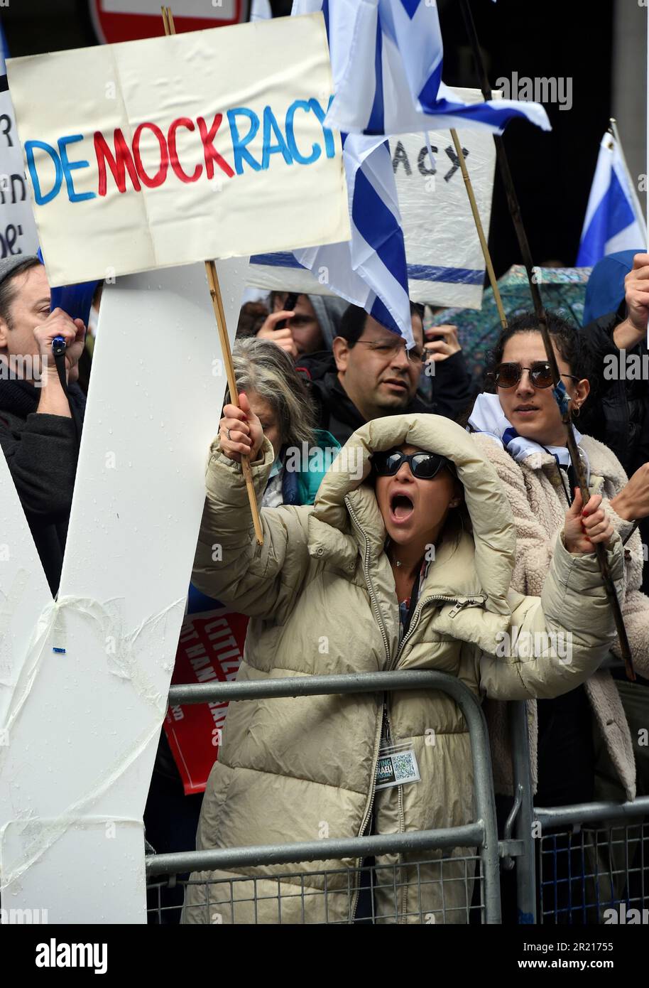 Anti-Netanyahu protesters outside the Savoy Hotel in London where ...
