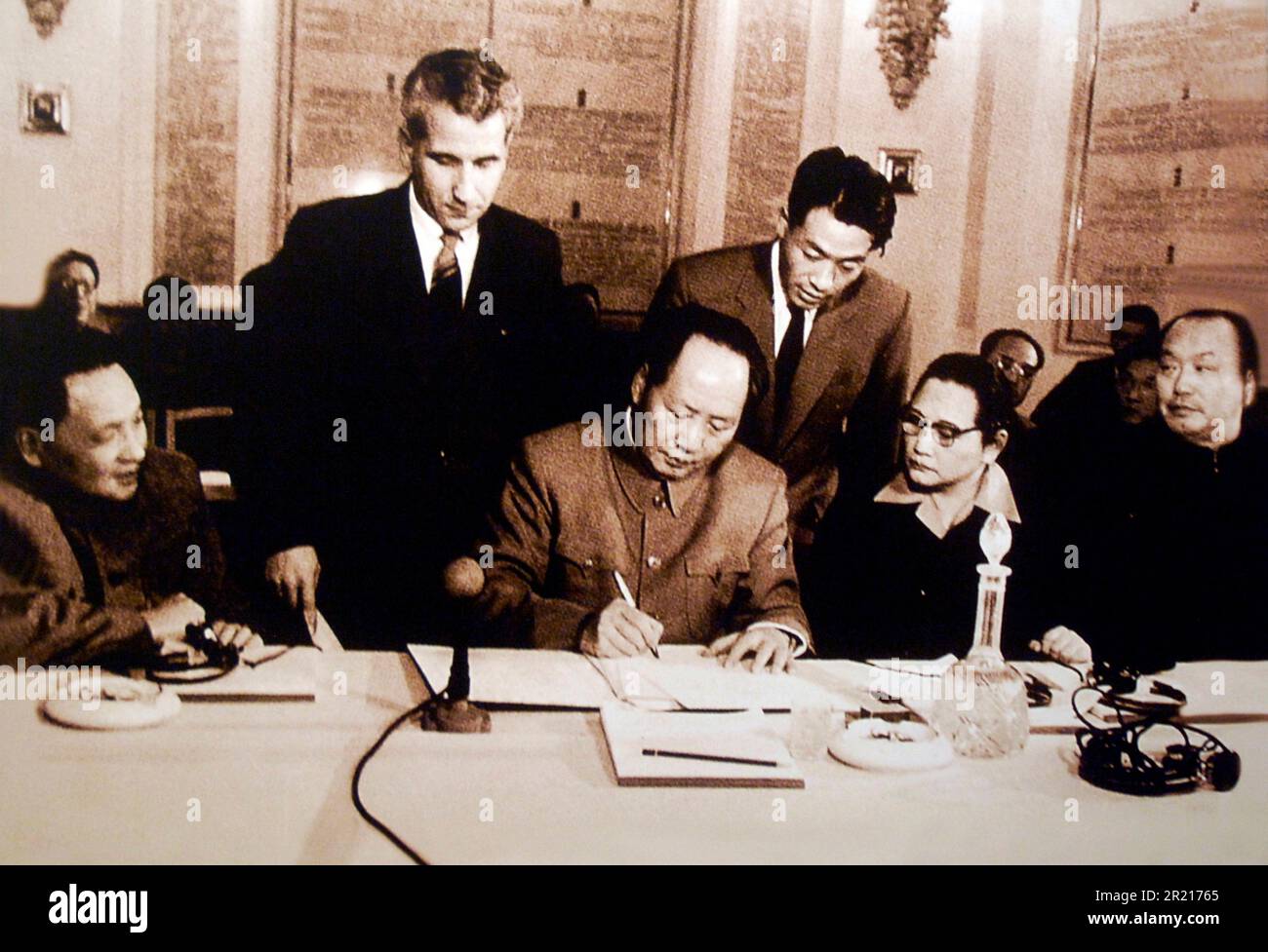 1957, Mao Zedong signed the "Manifesto of the Congress of Communist and ...