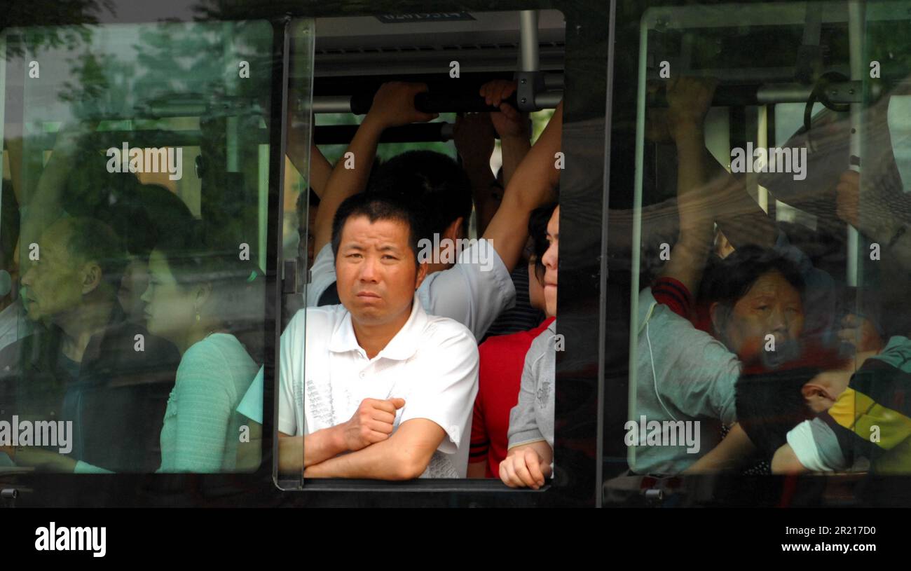 Packed bus hi-res stock photography and images - Alamy