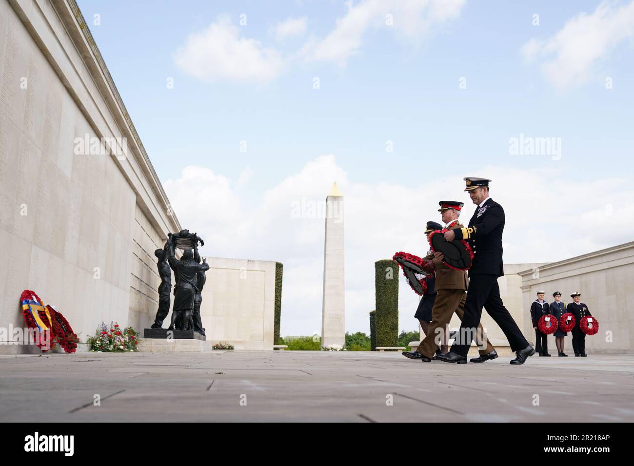 Military personnel lay wreaths during Remembering National Service - 60 ...
