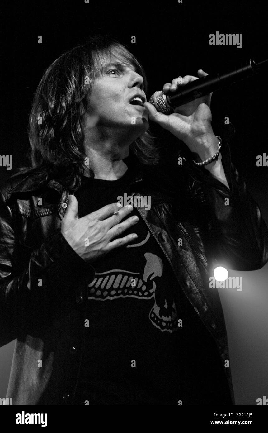 Milan Italy 2004-11-04 : Joe Tempest singer of Europe live concert at ...
