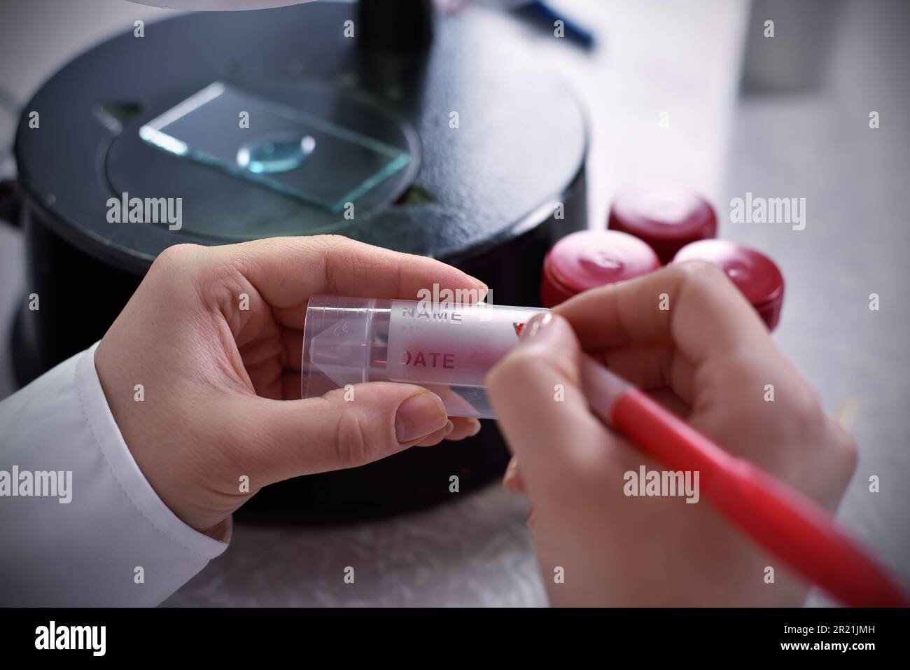 Microscope glass container liquid hi-res stock photography and images ...