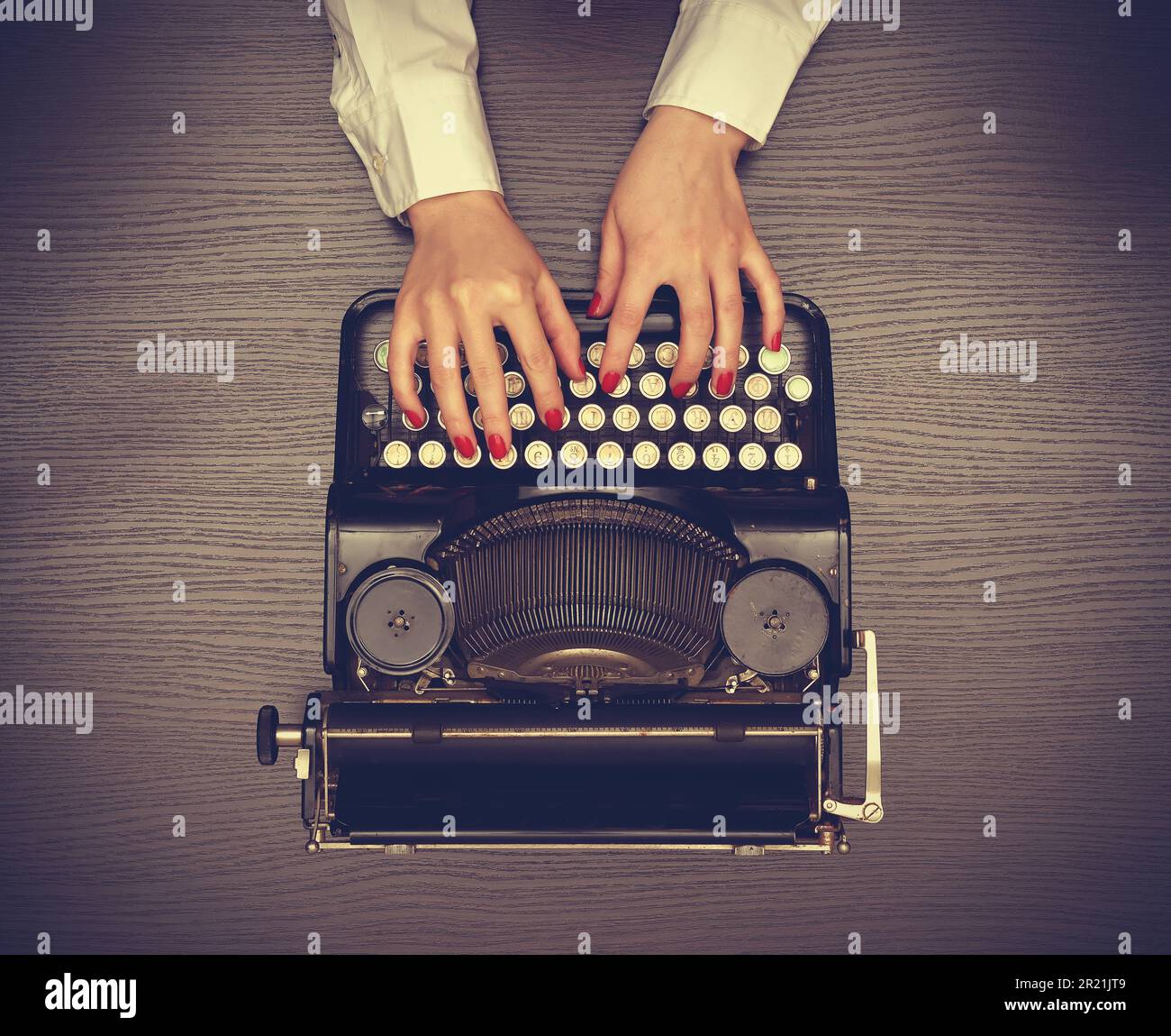 Hands on typewriter hi-res stock photography and images - Alamy