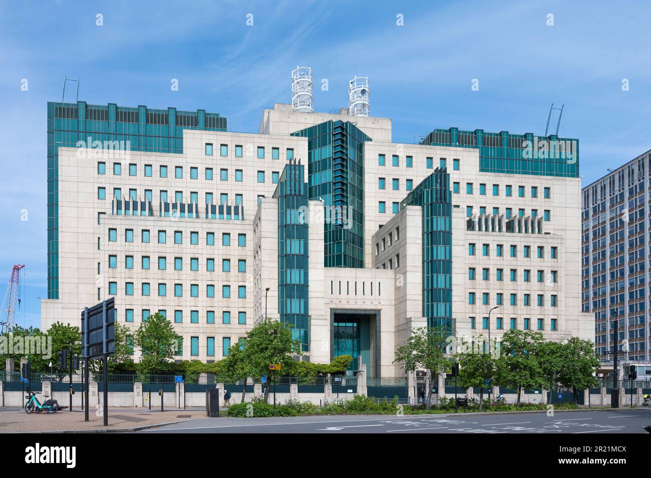 Exterior of the SIS Building or MI6 Building, headquarters of the ...