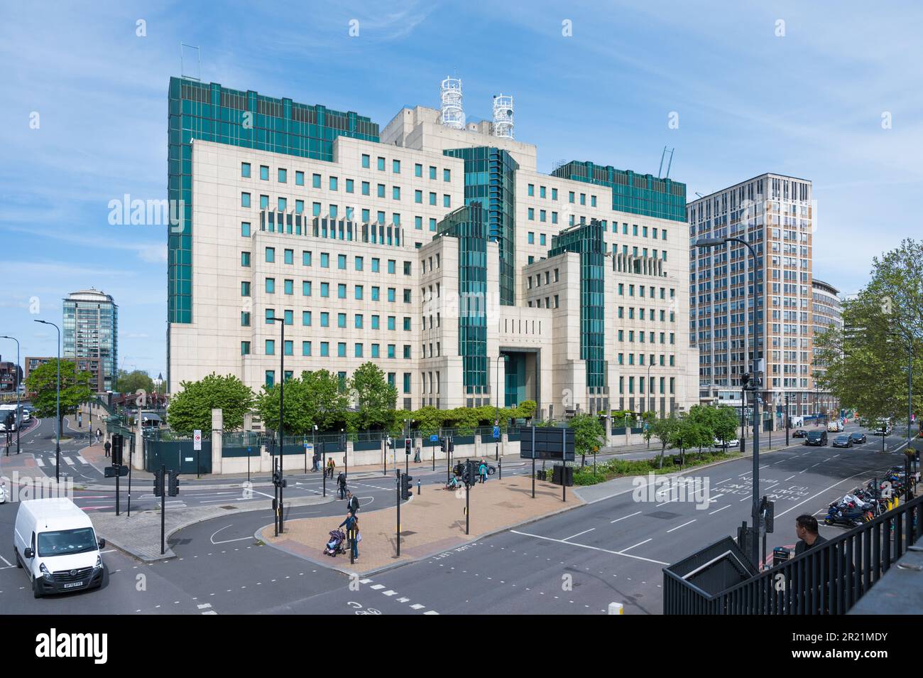 Exterior of the SIS Building or MI6 Building, headquarters of the ...