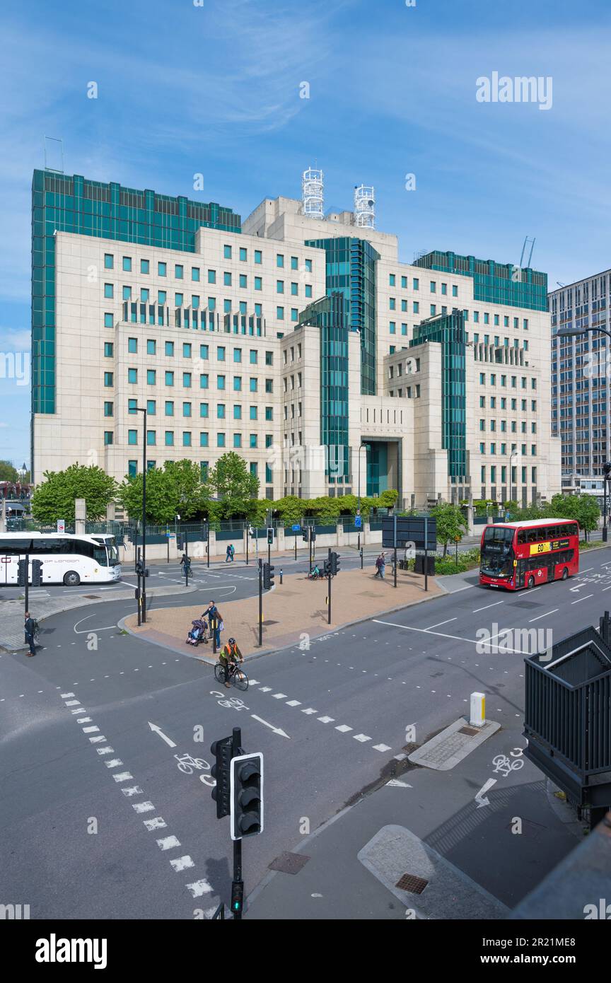 Exterior of the SIS Building or MI6 Building, headquarters of the ...
