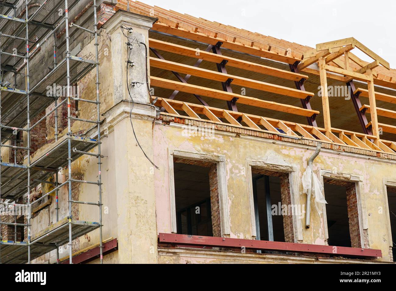 Reconstruction of the roof structures of a historical building using ...