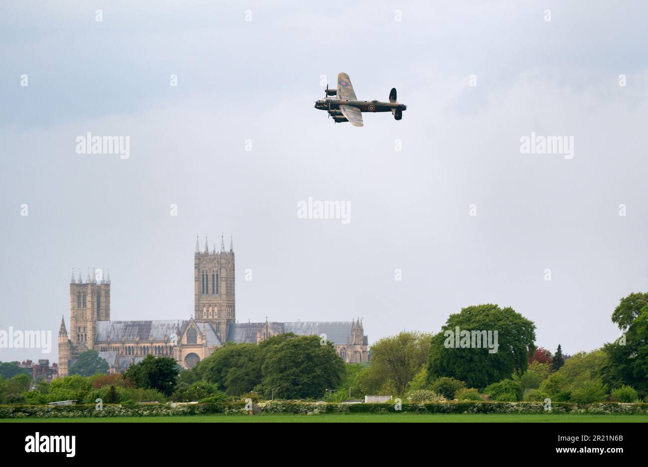 The UK's only airworthy Lancaster bomber, PA474, passes over Lincoln ...