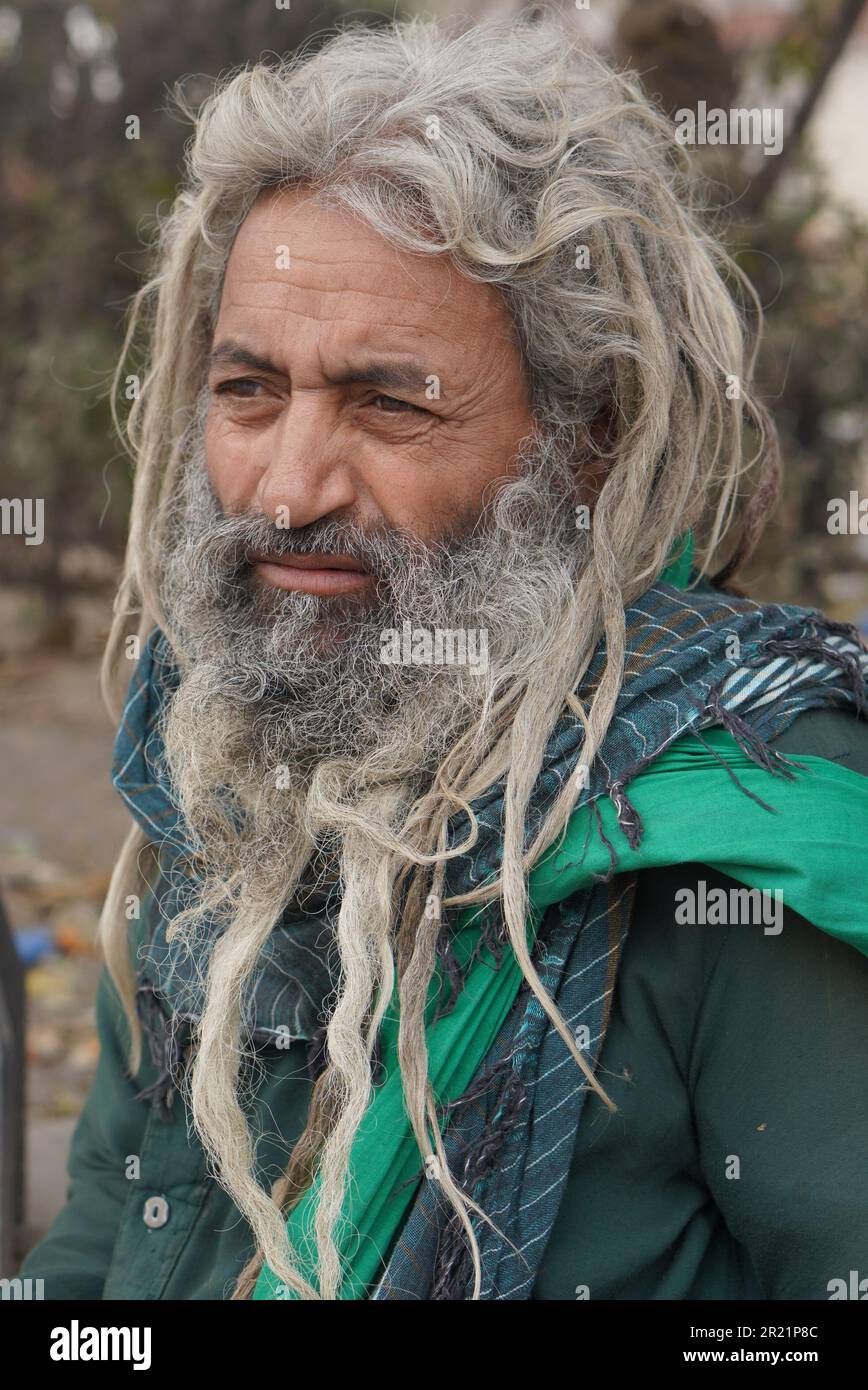 Pakistan lahore old man portrait hi-res stock photography and images ...