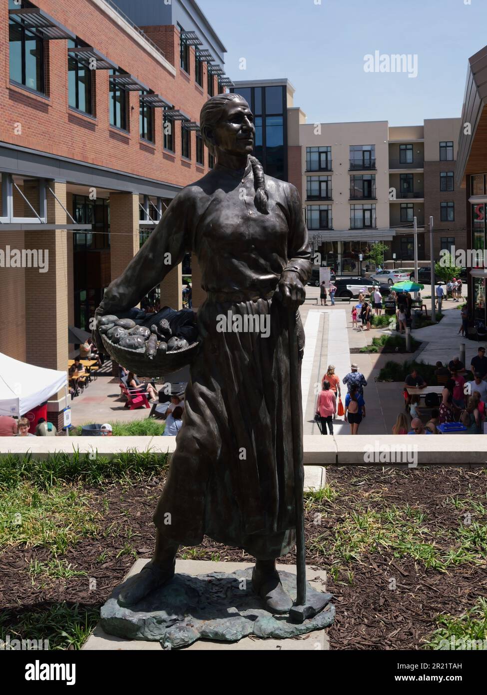 Cool statue hi-res stock photography and images - Alamy