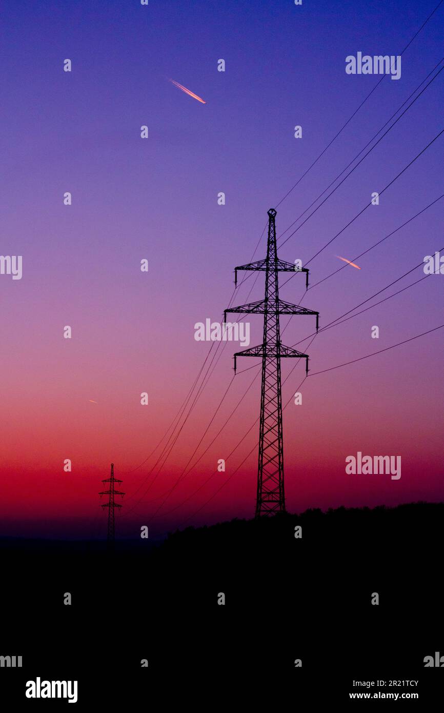 Powerline hi-res stock photography and images - Alamy