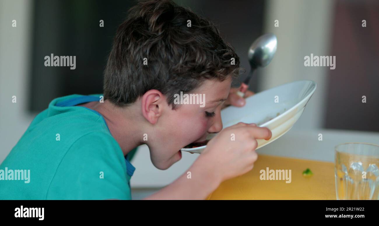 Child finishing plate of food Stock Photo - Alamy