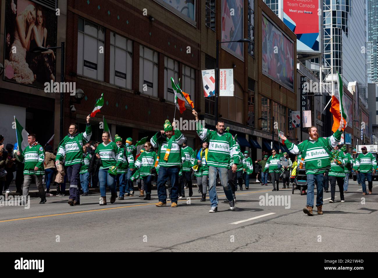 Irish parade view hi-res stock photography and images - Alamy