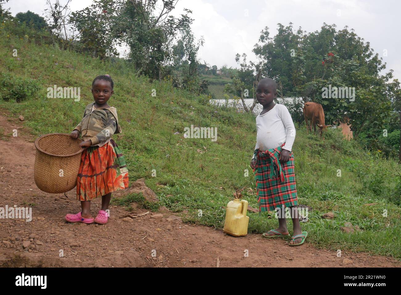 Carry water africa kids hi-res stock photography and images - Alamy