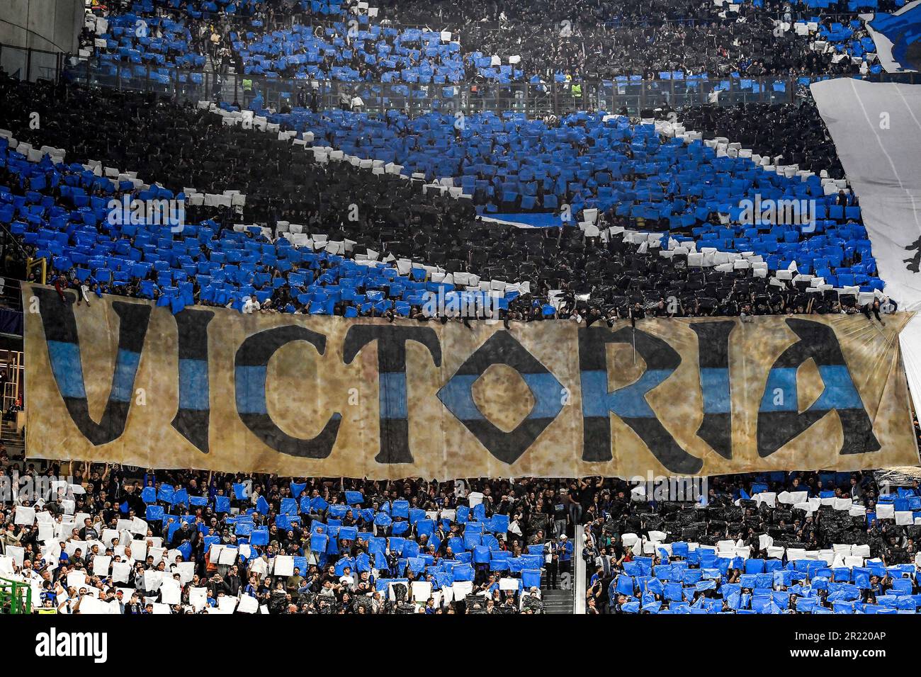Choreography of inter fans hi-res stock photography and images - Alamy