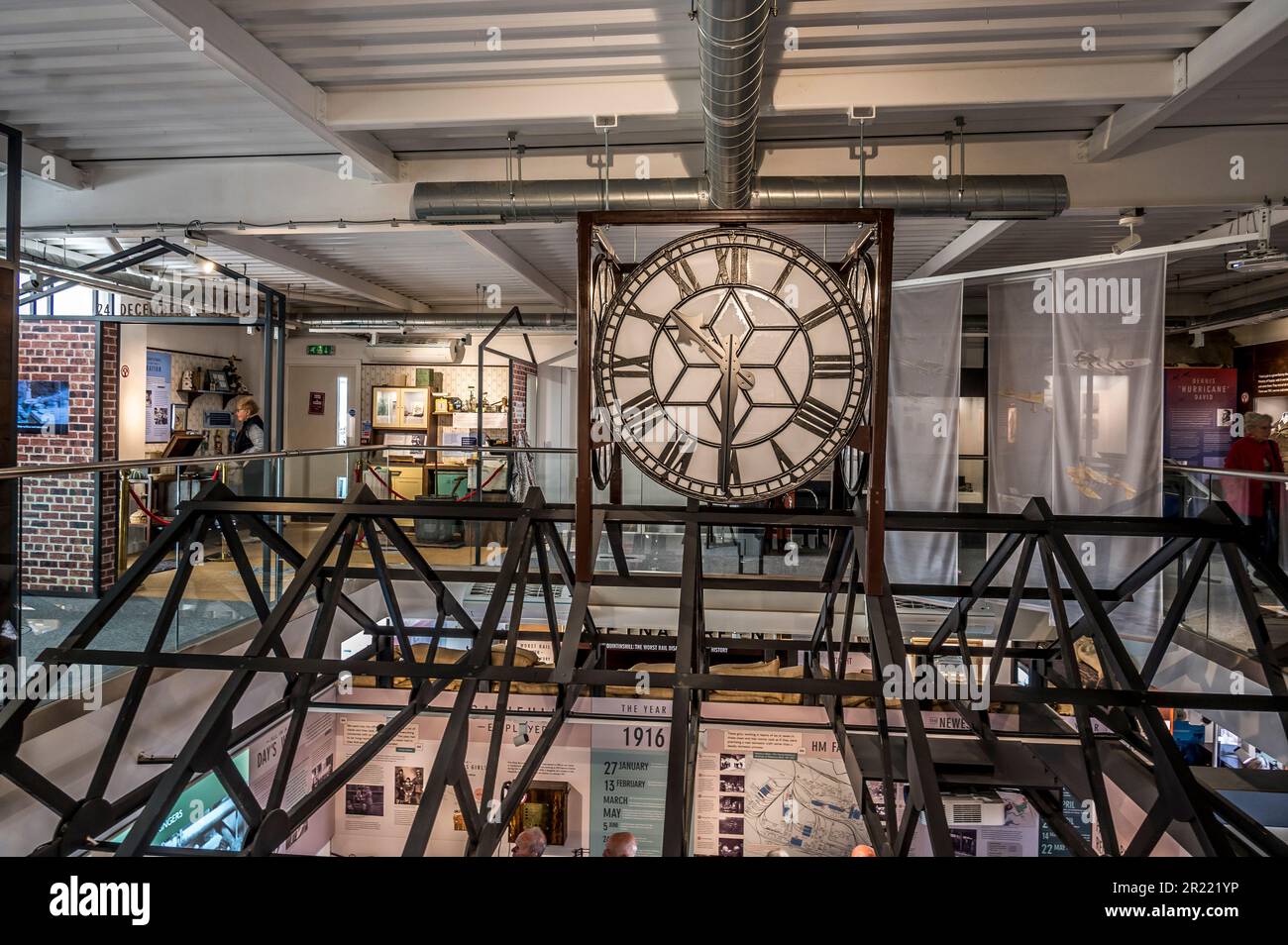 The image of the Three Faced factory clock at the Devils Porridge ...