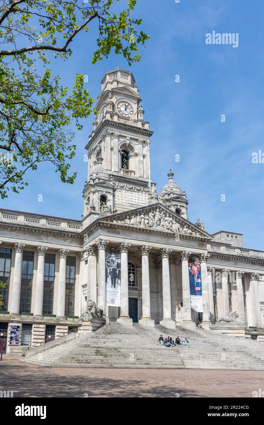 Portsmouth Guildhall, Guildhall Square, Portsmouth, Hampshire, England ...