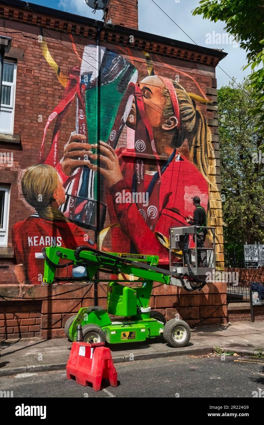 Paul curtis liverpool street art hi-res stock photography and images ...