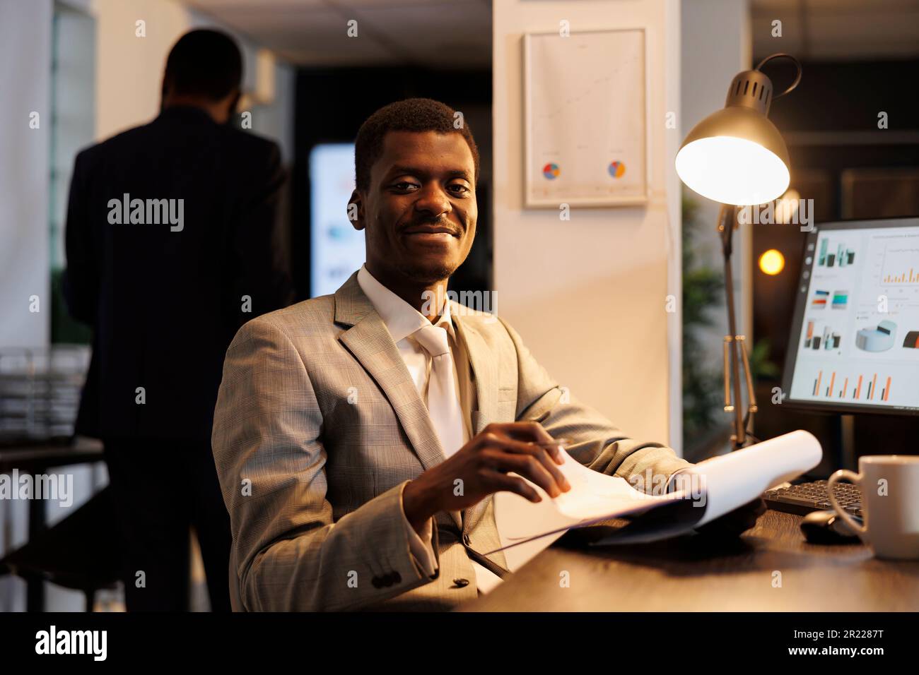 Advisor agent holding clipboard analyzing financial statistics Stock ...