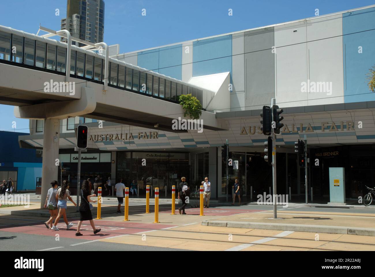 People footbridge connecting Australia Fair Metro Shopping Centre with ...
