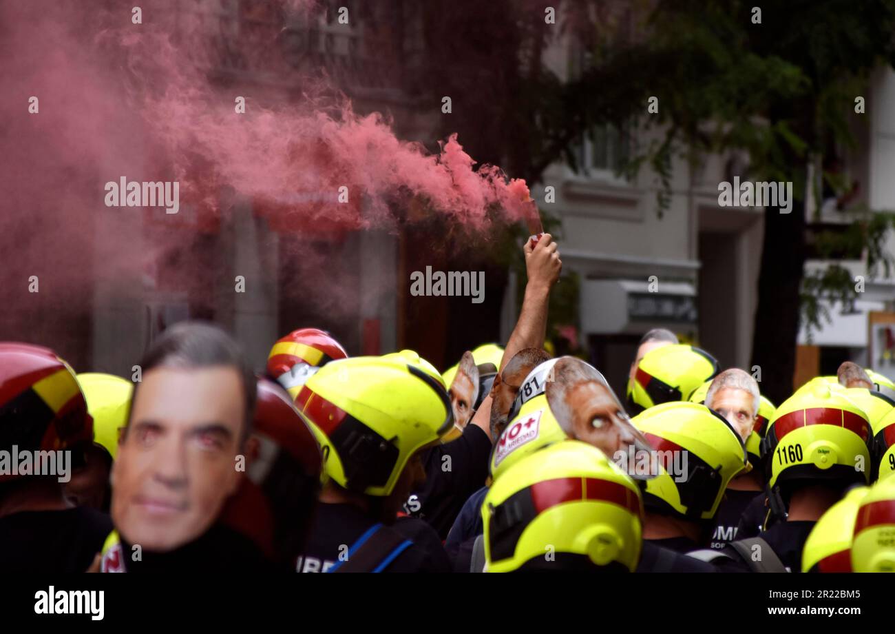 Madrid, Spain. 16th May, 2023. Protesters seen wearing regulatory ...