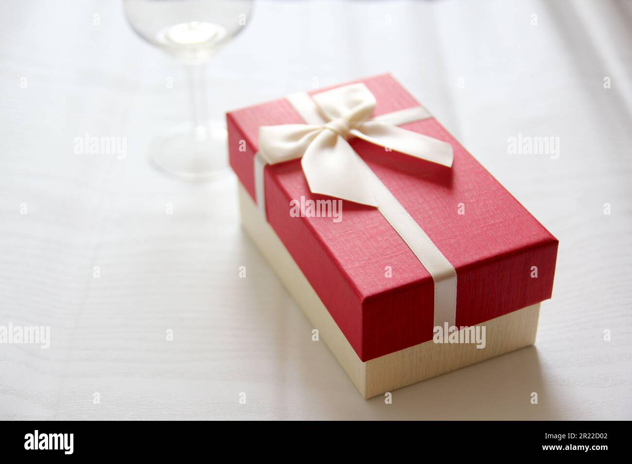 Photographing the joy of giving gifts on anniversaries with the concept ...
