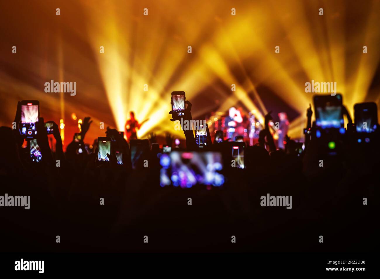 Capturing memories, Smartphones at Live concert Show Stock Photo - Alamy
