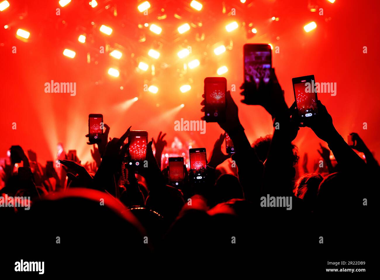 Capturing memories, Smartphones at Live concert Show Stock Photo - Alamy
